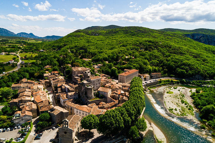 LAROQUE, VILLAGE MÉDIÉVAL
