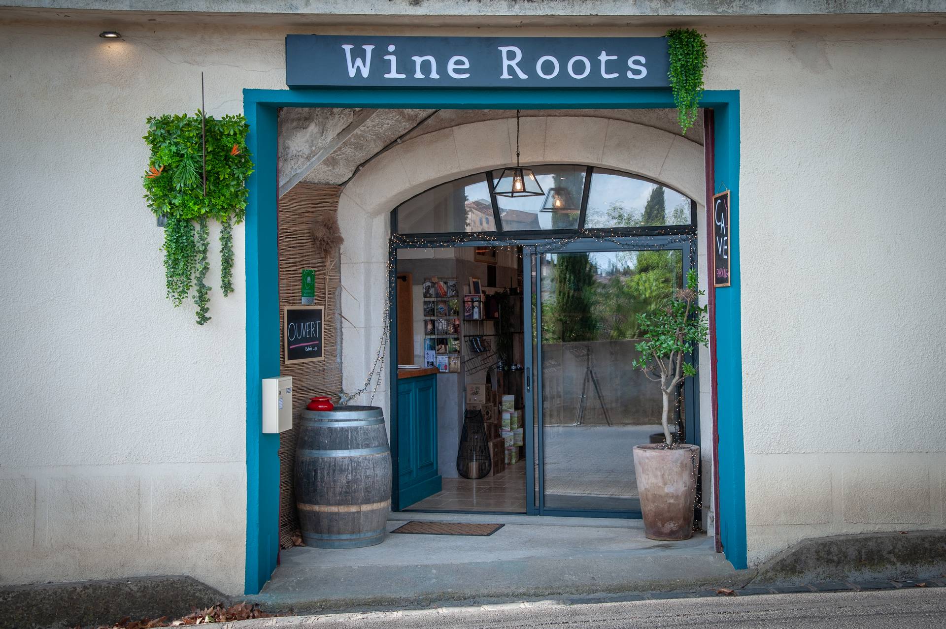 WINE ROOTS