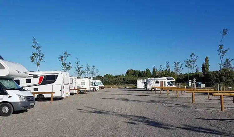 AIRE CAMPING-CAR PARK DE MEZE